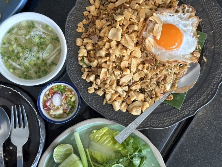 【Phed Phed Cafe / Phed Phed Bistro】無機質なおしゃれ空間でイサーン地方の家庭料理を！｜BANGKOK ...